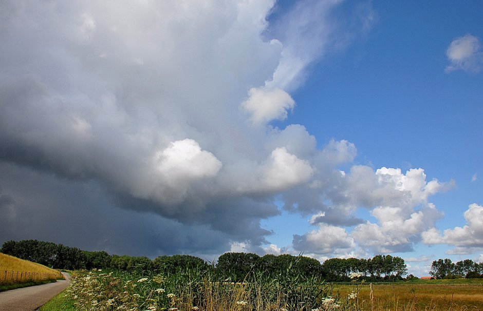 Buien. | ZeelandNet Foto