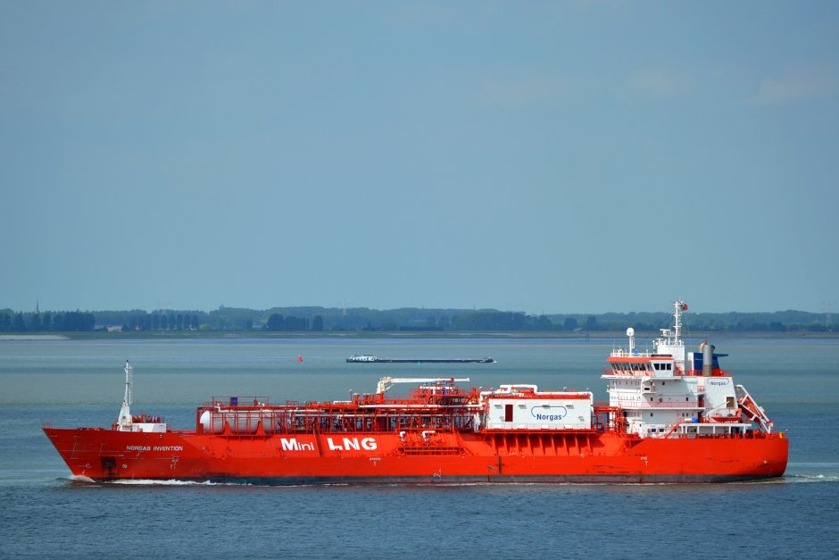 NORGAS INVENTON in afvaart naar zee | ZeelandNet Foto