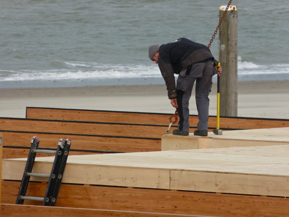Opbouwen "Strandtent" | ZeelandNet Foto