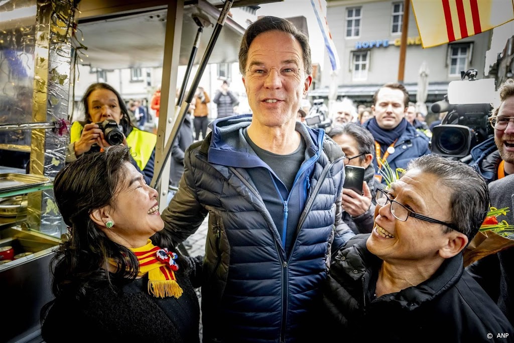 Rutte bij aftrap campagne: alleen maar last van links Rutte bij aftrap campagne: alleen maar last van links