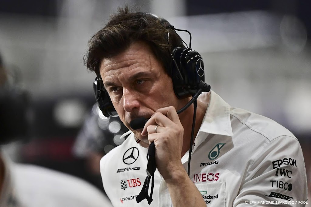 Mercedes-baas Wolff feliciteert Verstappen per sms Mercedes-baas Wolff feliciteert Verstappen per sms