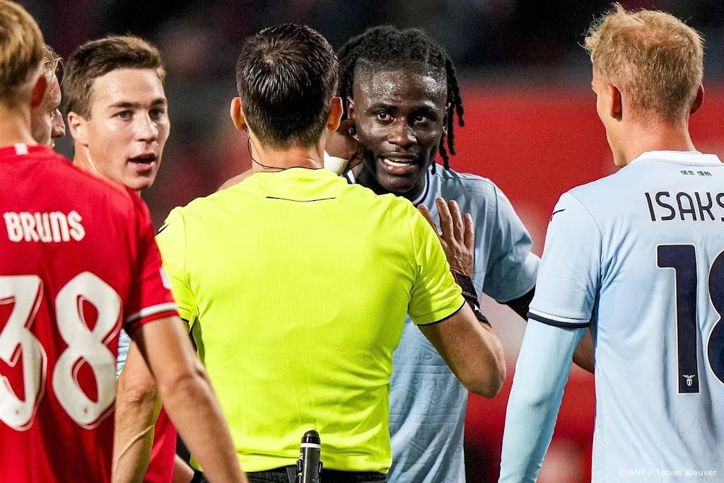 FC Twente gaat vermeend racisme in duel met Lazio onderzoeken FC Twente gaat vermeend racisme in duel met Lazio onderzoeken