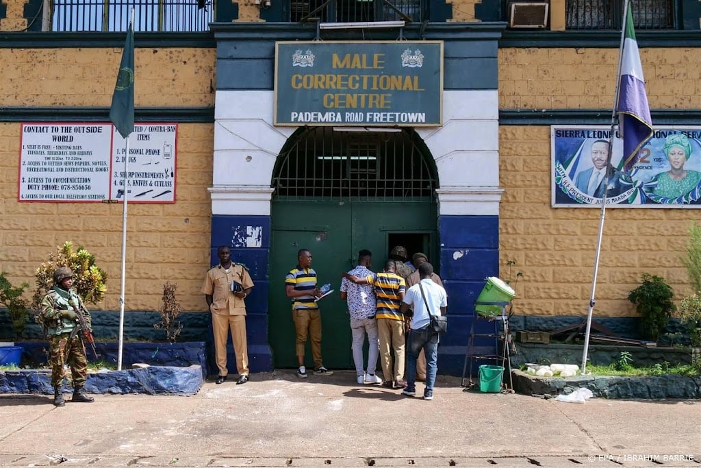 Bijna alle gedetineerden ontsnapt uit gevangenis in Sierra Leone Bijna alle gedetineerden ontsnapt uit gevangenis in Sierra Leone