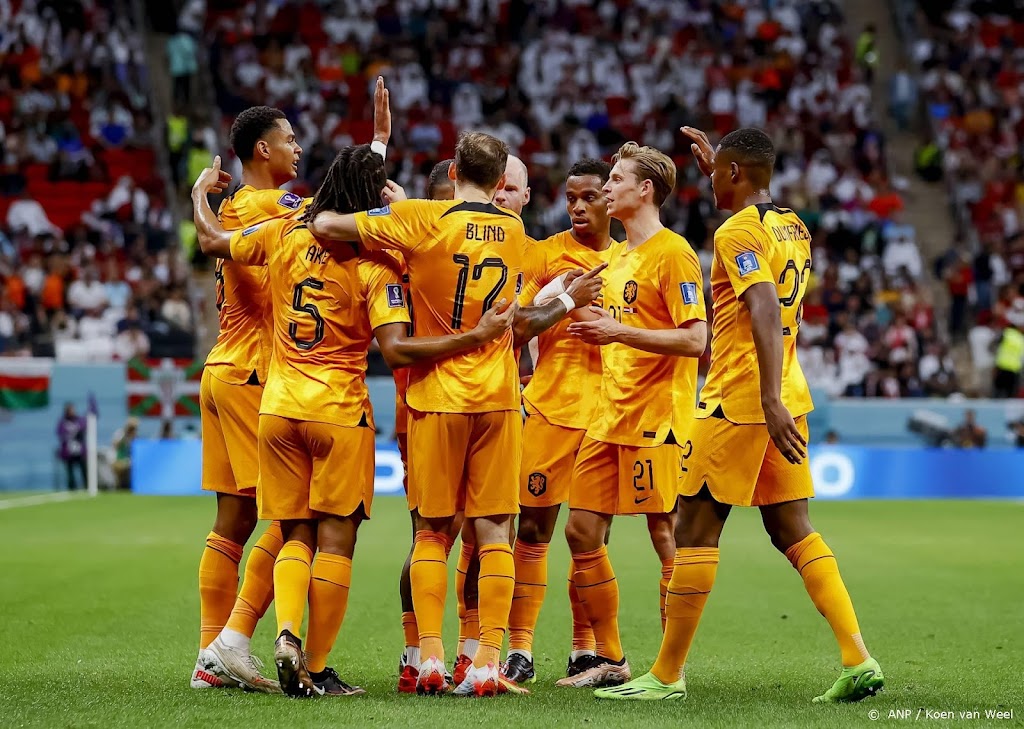 Oranje wint van Qatar en plaatst zich voor achtste finales van WK Oranje wint van Qatar en plaatst zich voor achtste finales van WK