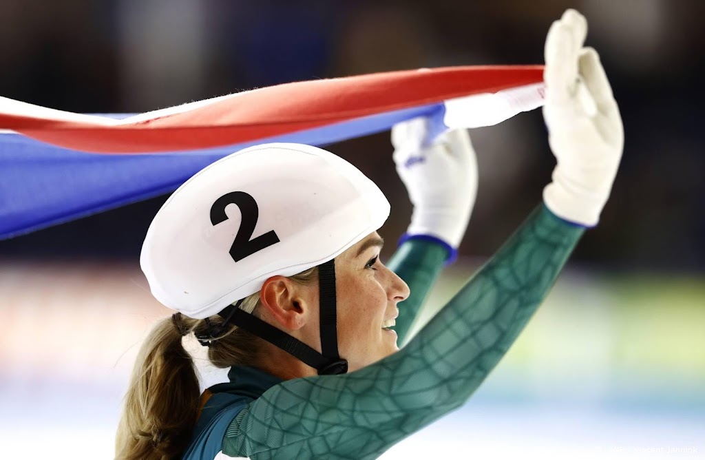 Schouten pakt op massastart derde titel op NK afstanden Schouten pakt op massastart derde titel op NK afstanden