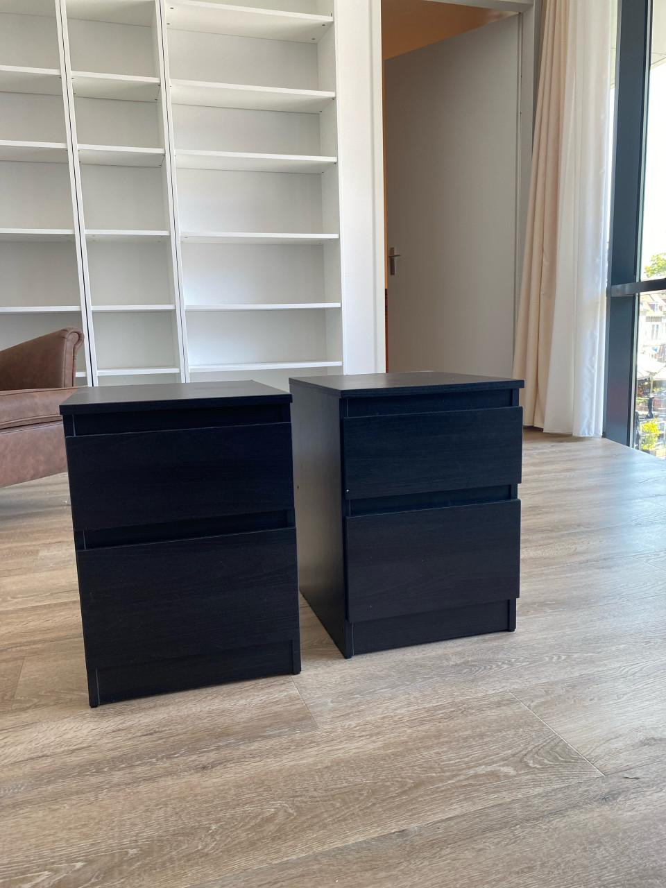 Twee IKEA nachtkastjes zwart