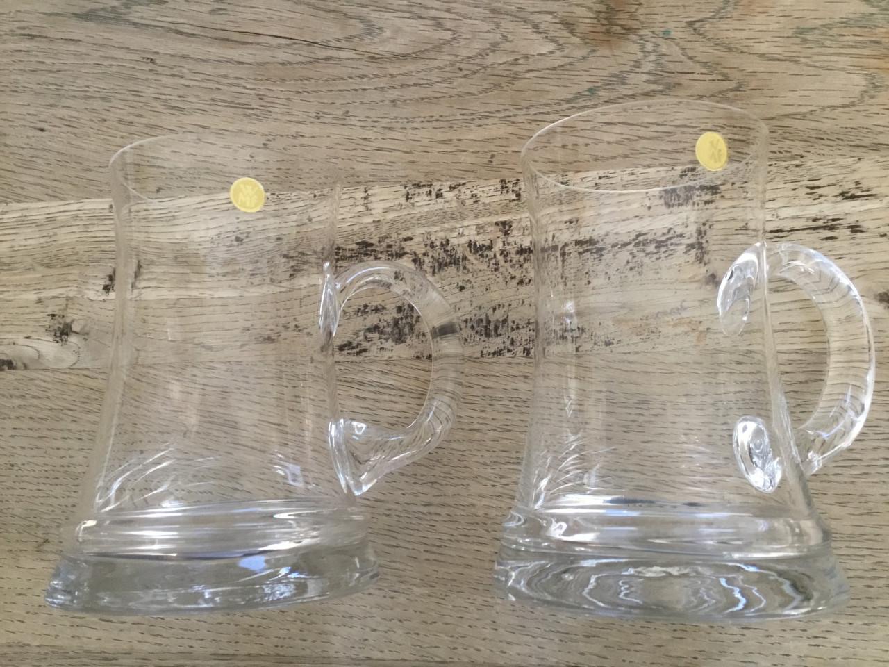 Kristallen bierpullen.