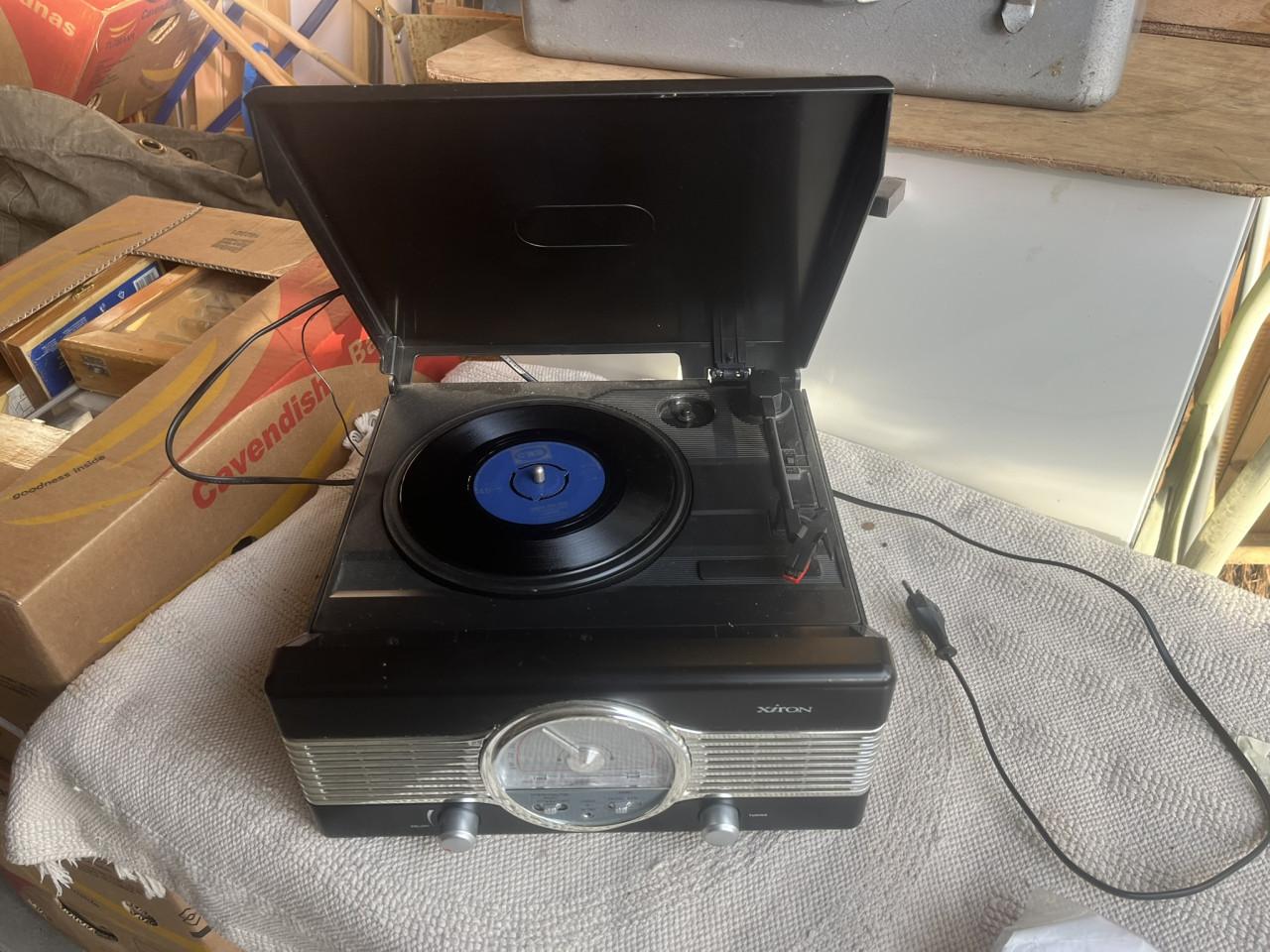 Radio + platenspeler Xiron