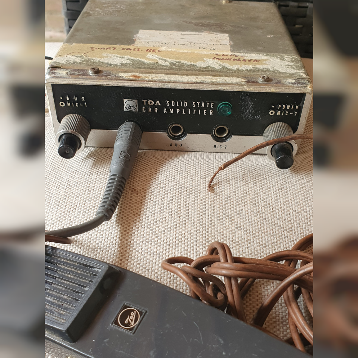 Zeldzame TOA solid state car amplifier CA 710 met microfoon...