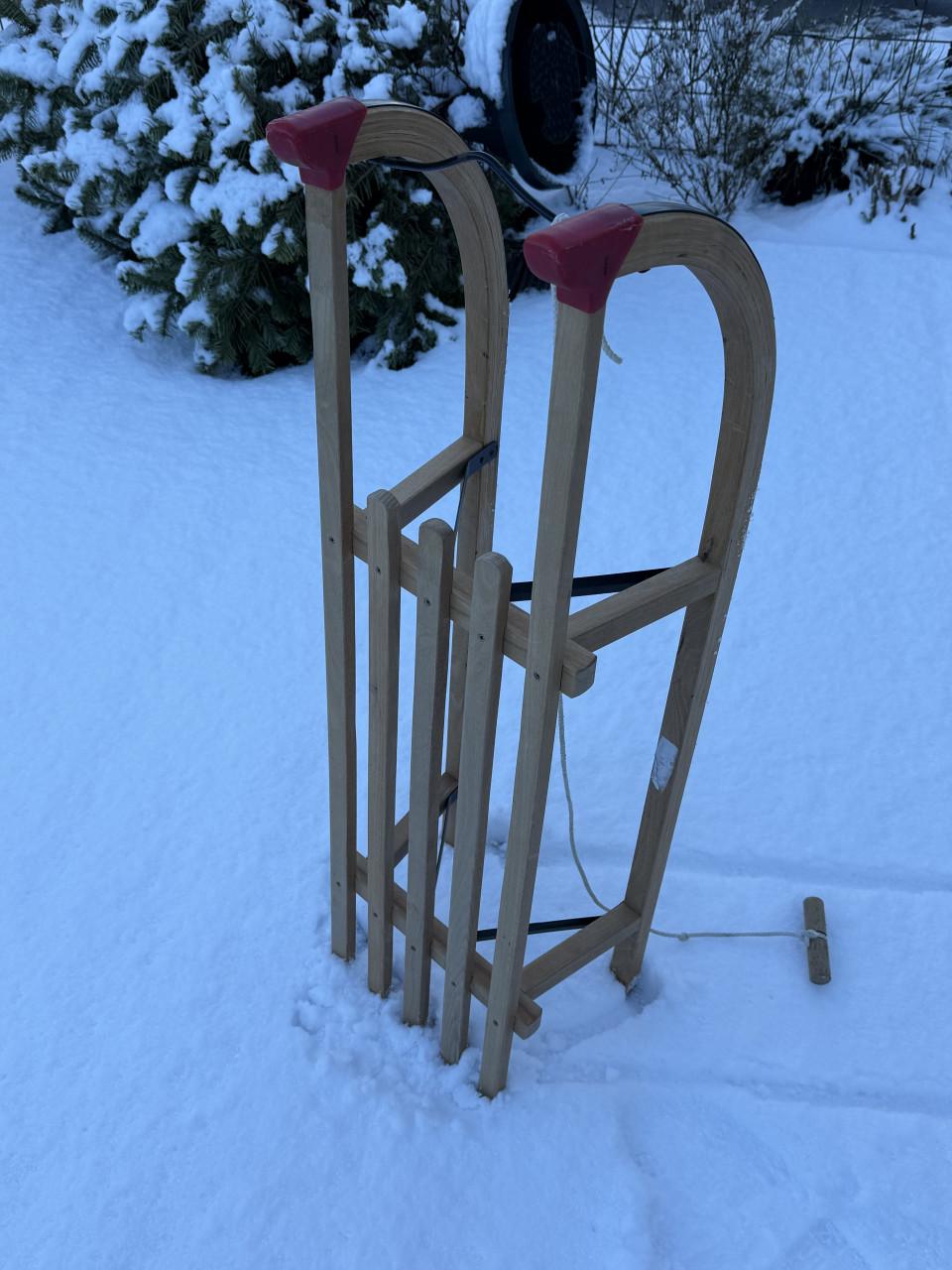 Houten slee Model Davos met trektouw