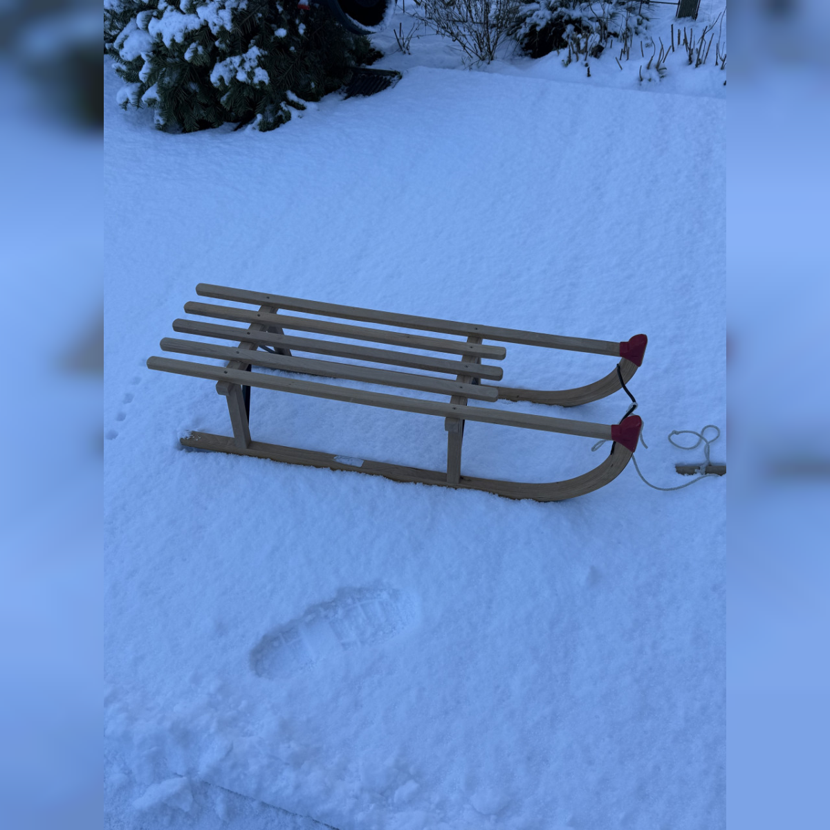 Houten slee Model Davos met trektouw