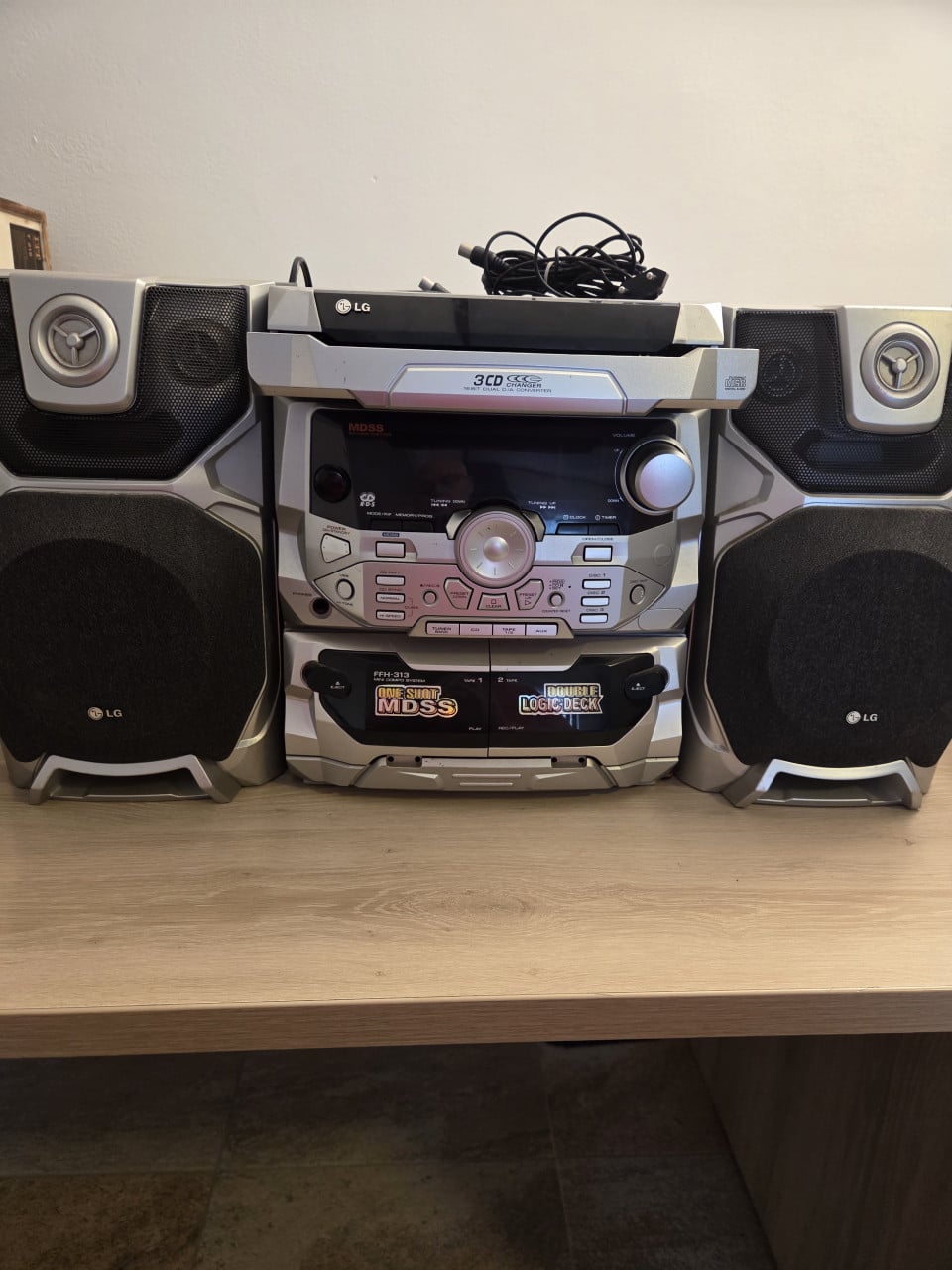 LG Stereo en Akai mini