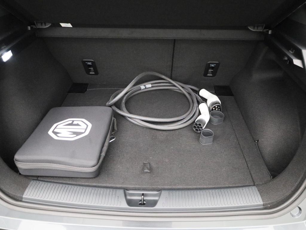 MG Mg4 64 kwh luxury | apple carplay/android auto | navigatie | parkeersens