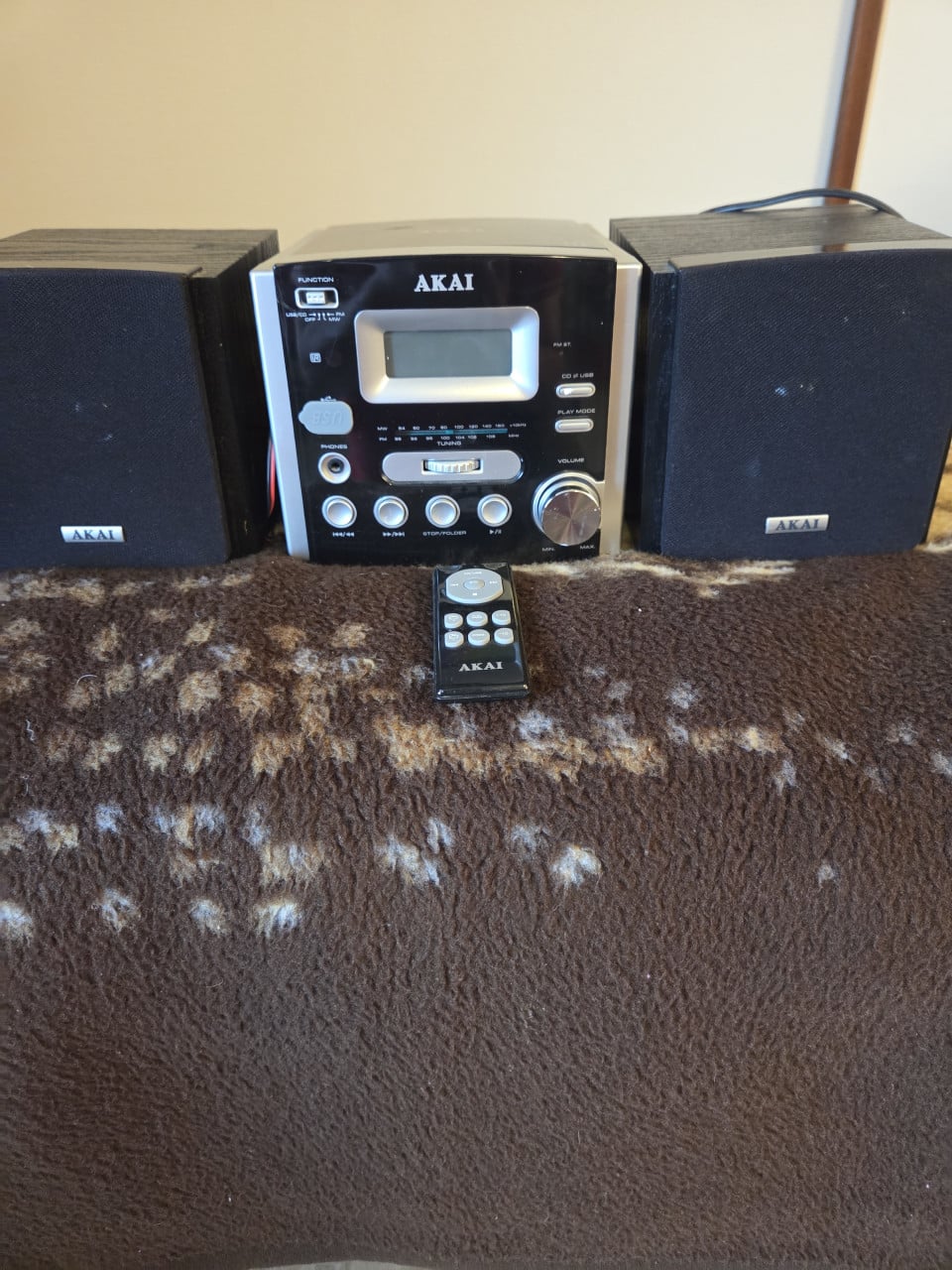 LG Stereo en Akai mini