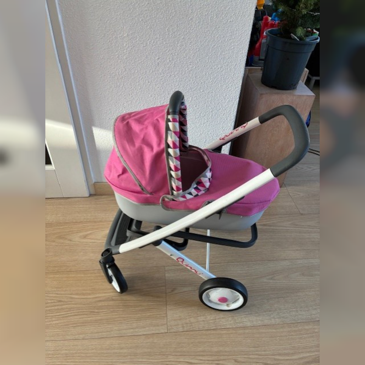 Roze Quinny kinderwagen / buggy (speelgoed poppenwagen)