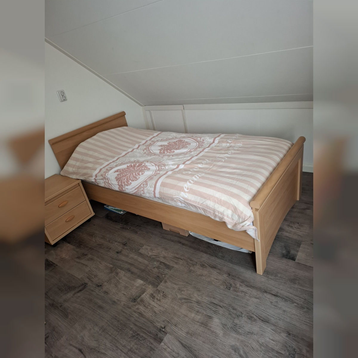 Bed, Kast, Nachtkastje.
