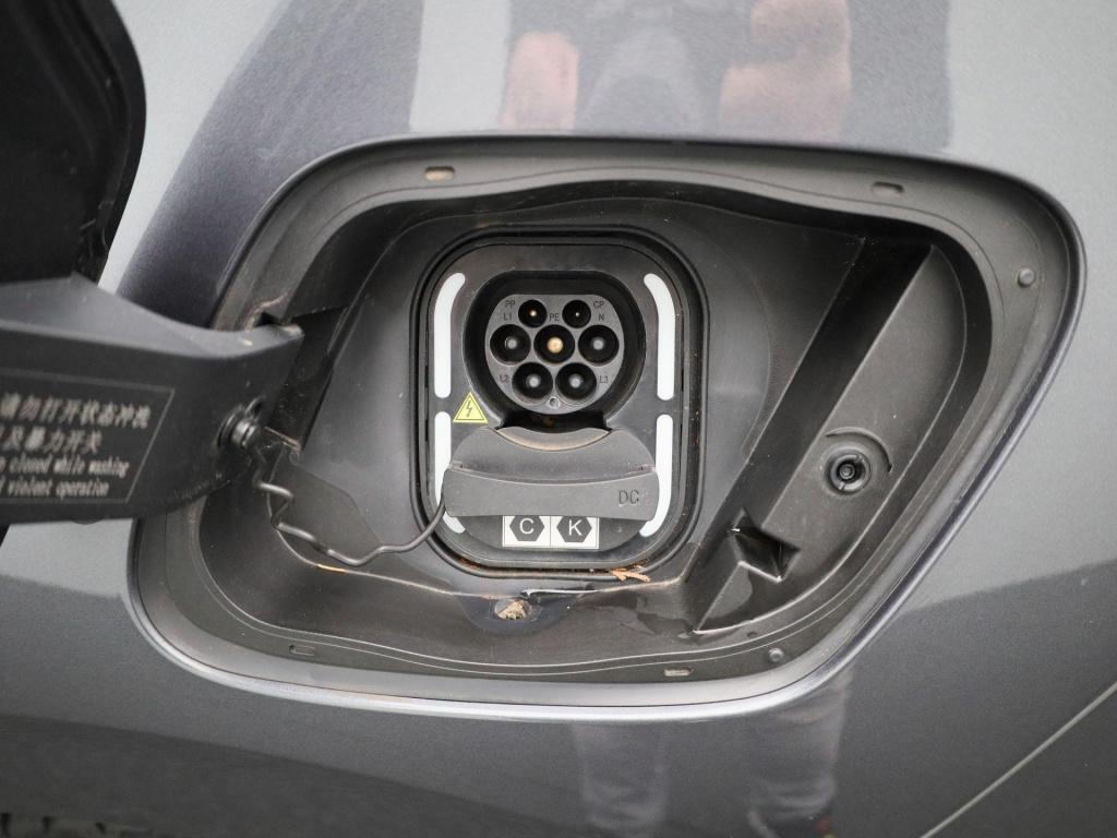 MG Mg4 64 kwh luxury | apple carplay/android auto | navigatie | parkeersens