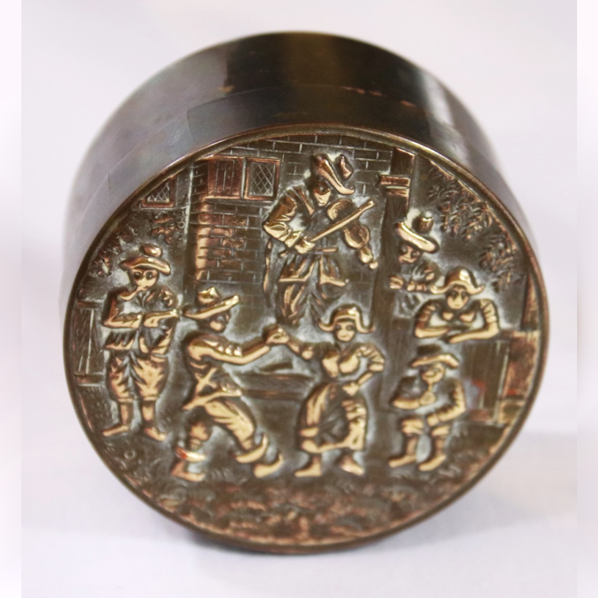Antiek rond koperen doosje( Hollandse Afbeelding )