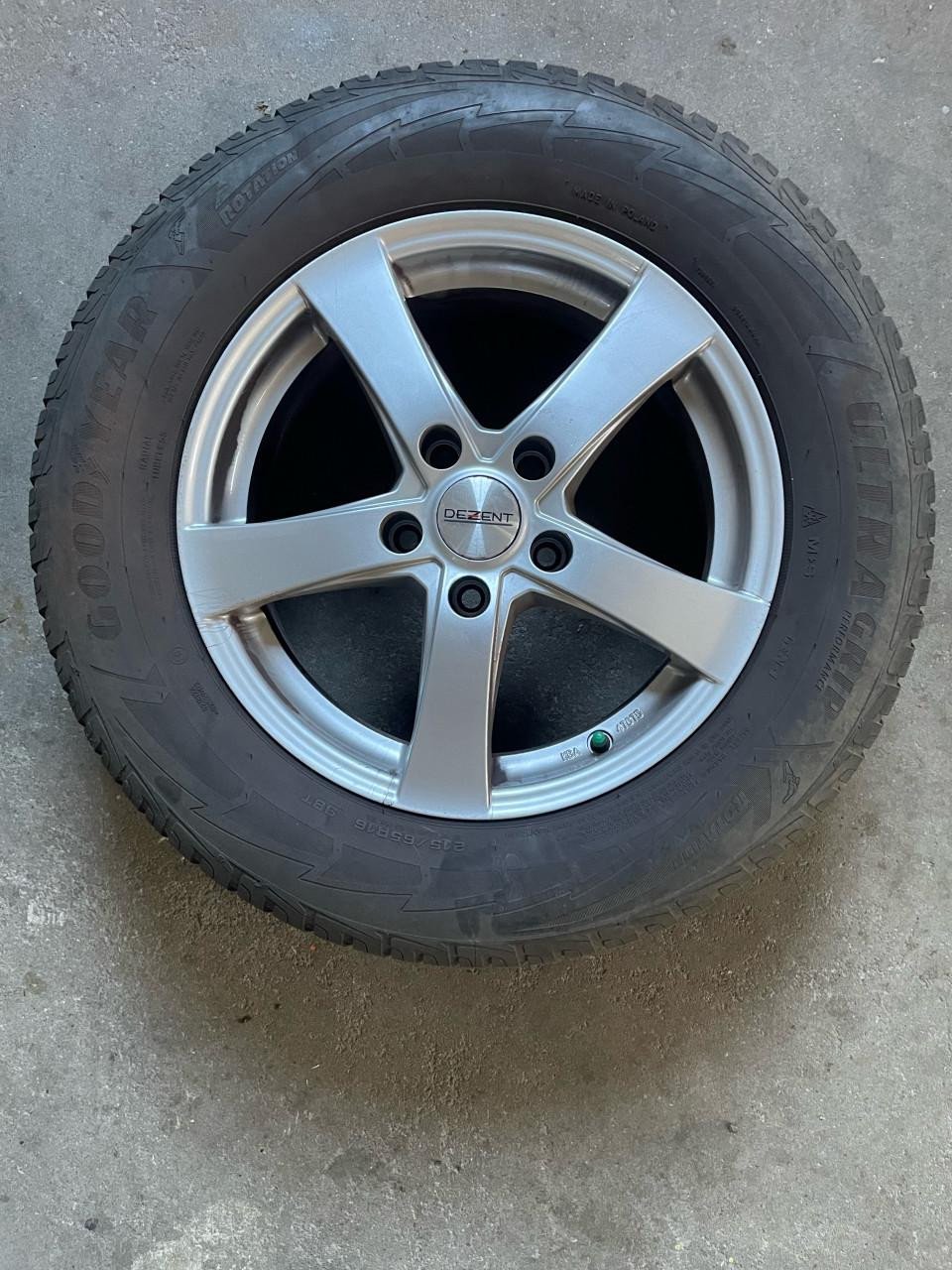 4 stuks winterbanden op aluminium velgen 215/65 R16 steek 5x114