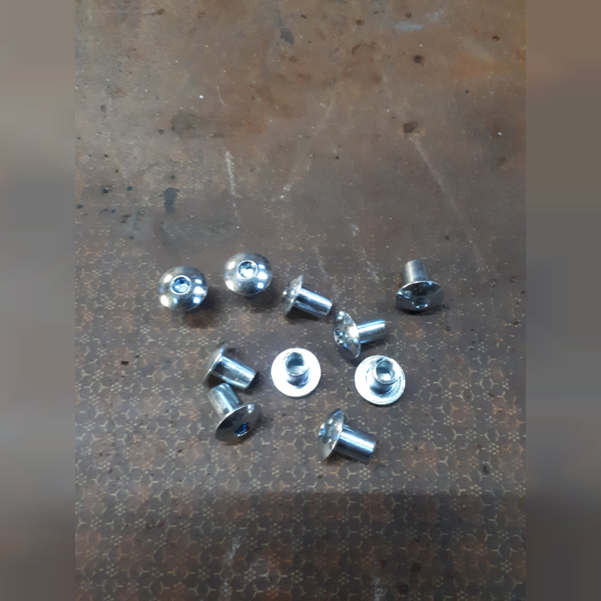 Inbus bolkop hulsmoer M6 verzinkt