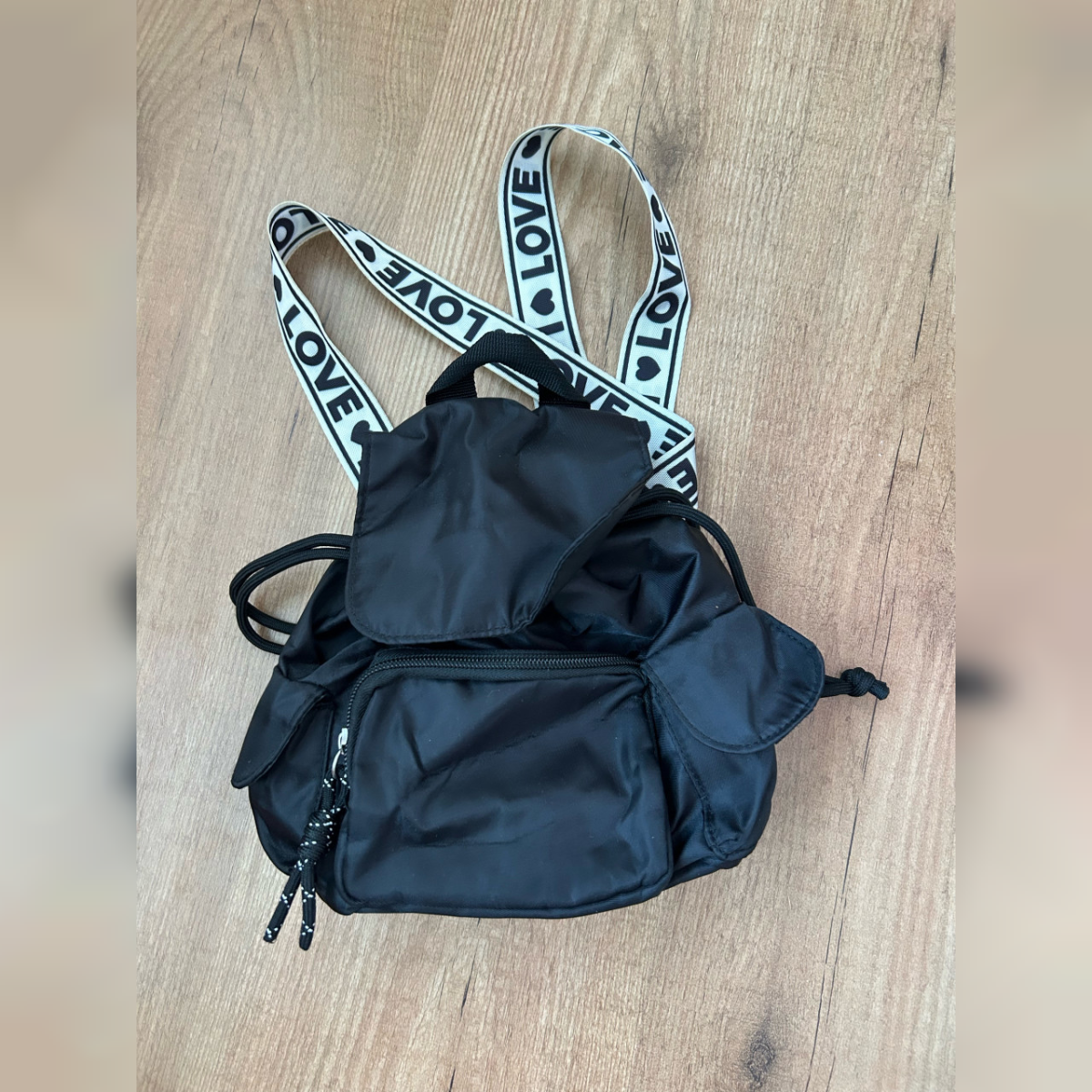 Zwart klein rugtasje