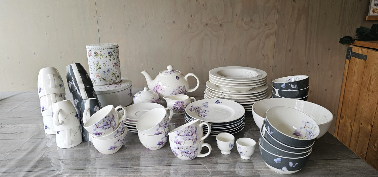 Uitgebreid servies Marjolein Bastin