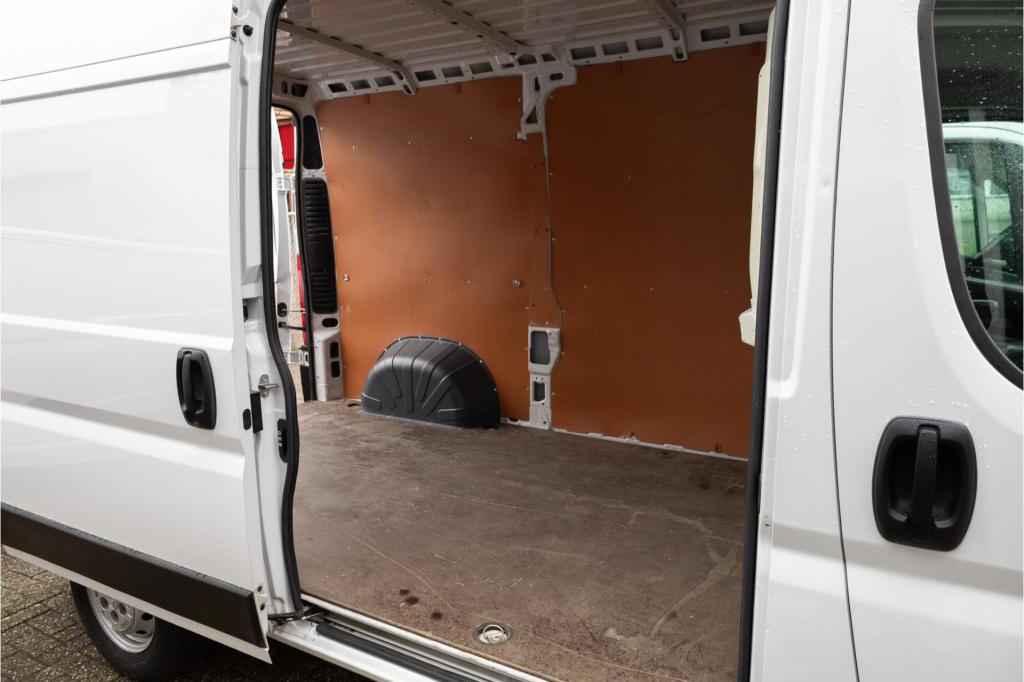 Peugeot Boxer 330 2.2 bluehdi 120 l2h2 premium nav cr.control