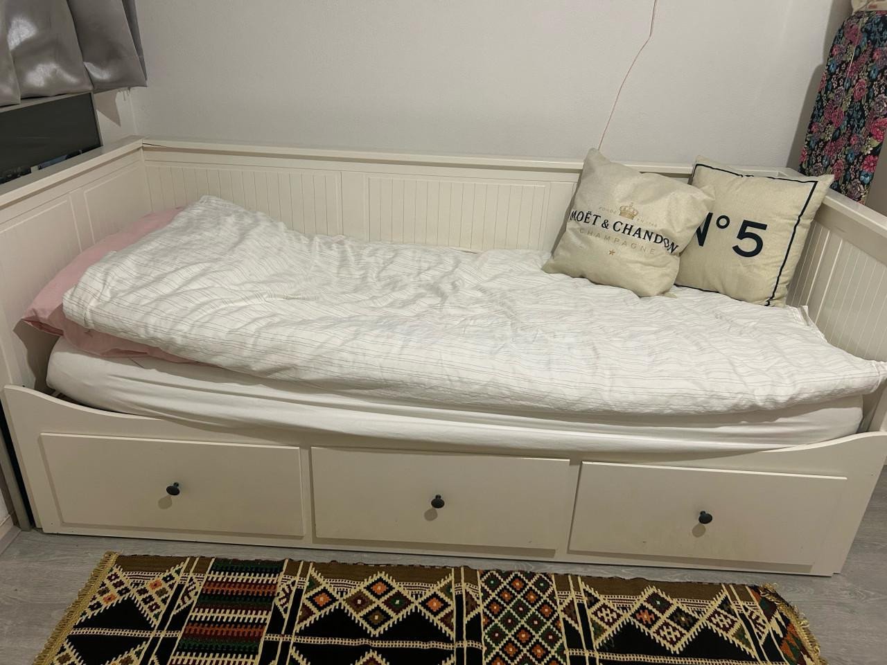 Hemnes bed