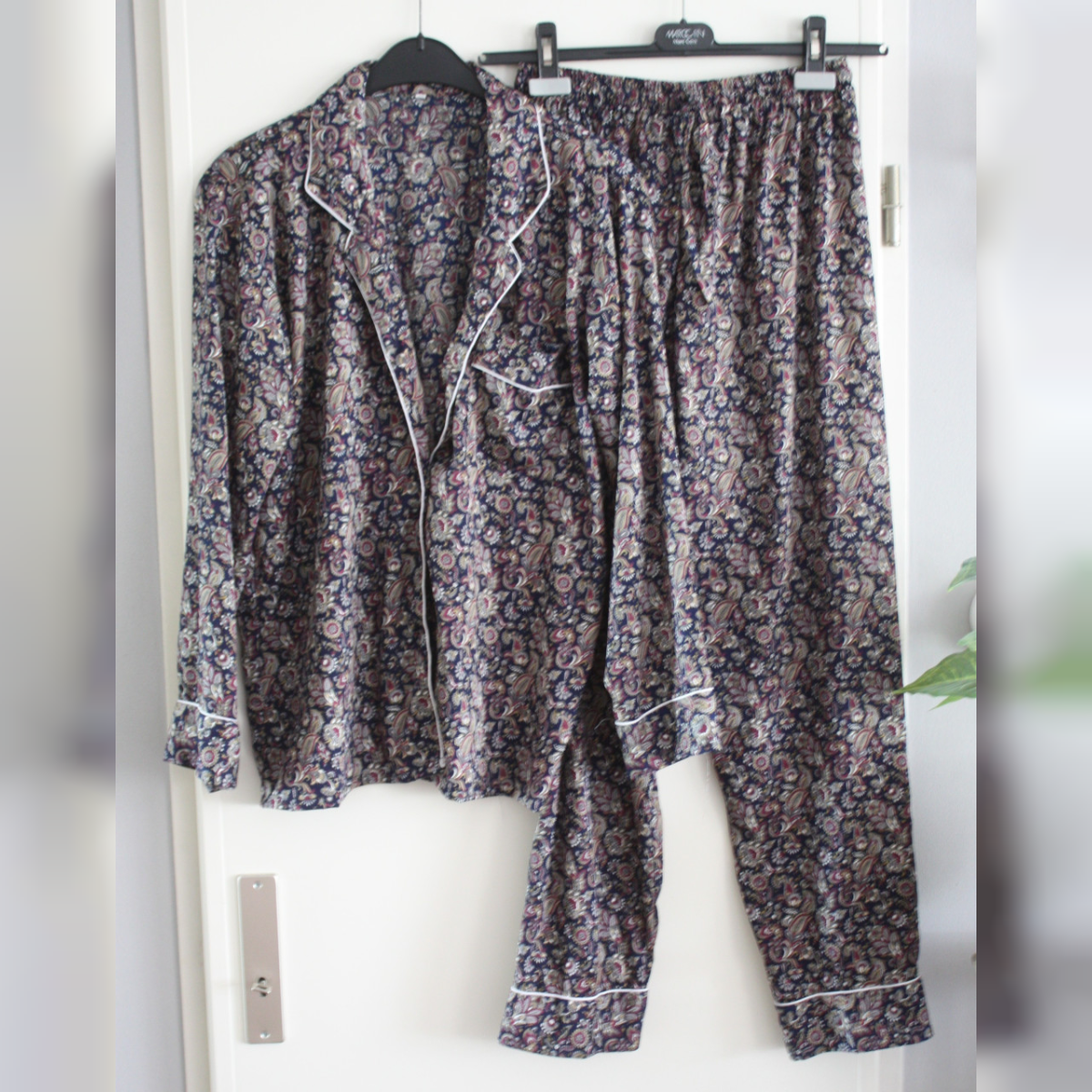 Piyama broek en blouse met mooie print maat l